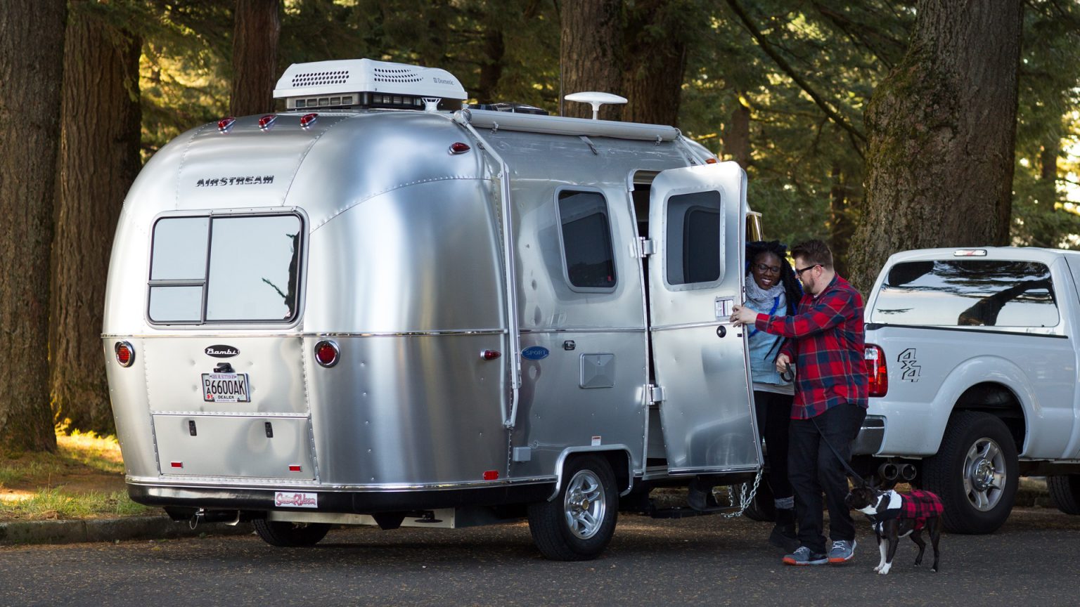 10 Best Small Campers With Bathrooms