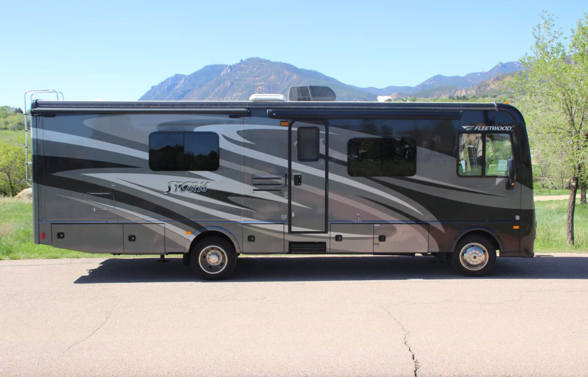 RV Classes: Types of Motorhomes and Towable Trailers | RVshare