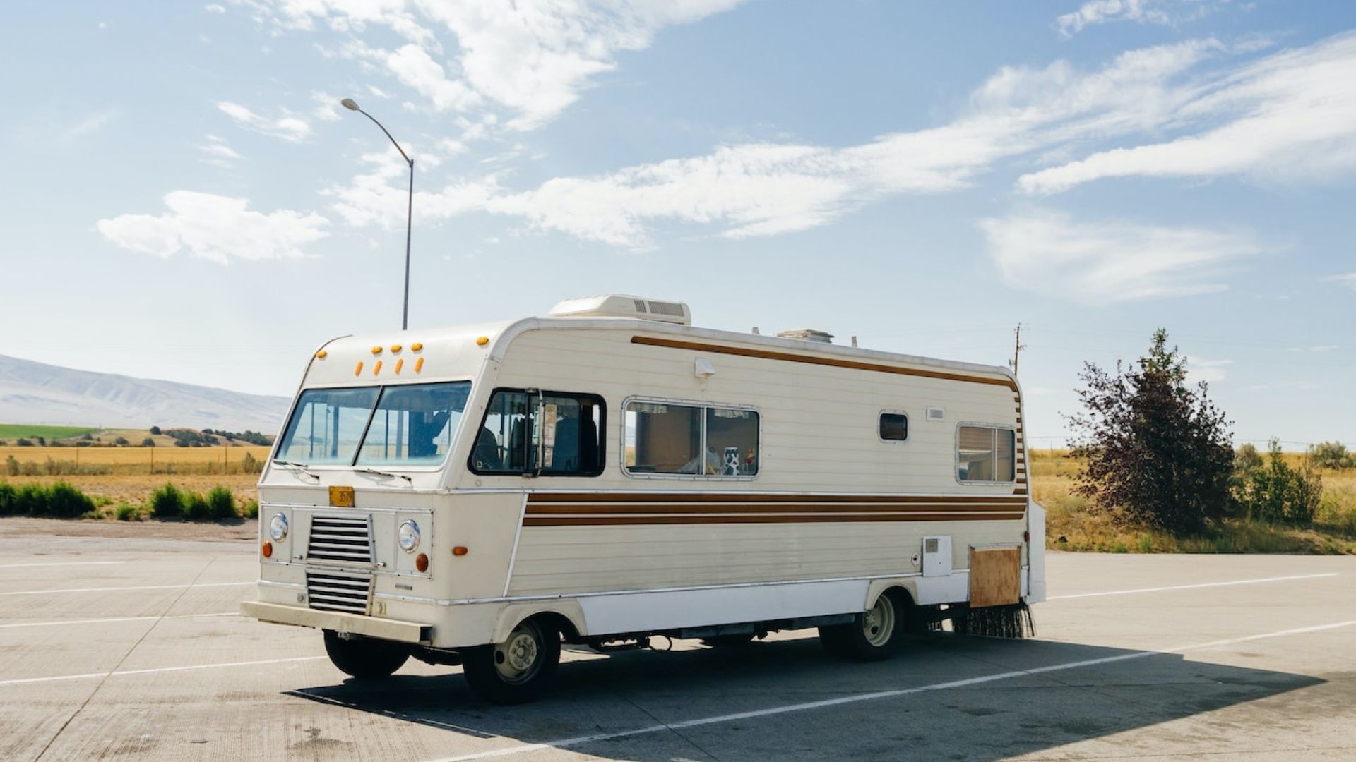 Consejos y Trucos para Encontrar Manuales de Autocaravanas Antiguos | RVshare